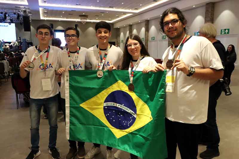 Brasil conquista prata e bronze na Olimpíada Internacional de Astronomia e Astrofísica - O Povo ...