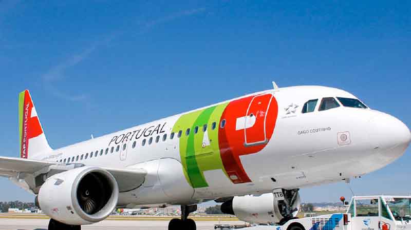 TAP causa revolta: brasileiros passam noite no chão após falha em avião ...